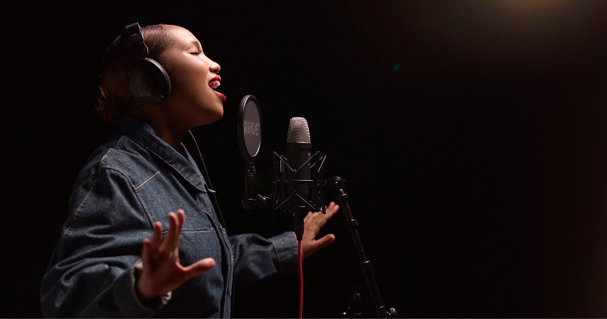 Behind the Mic: Interview with Sydney R&B Artist Ashli | RØDE (US)