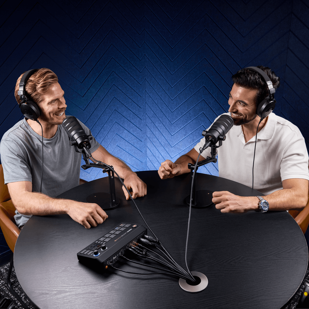 A Simple Guide to a Two-Mic Video Podcast Setup | RØDE (FR)